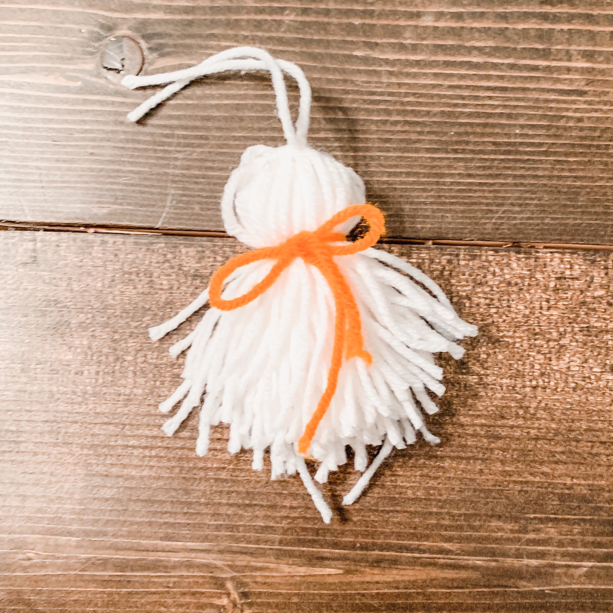 DIY Yarn Ghost Garland – The Patient Mom